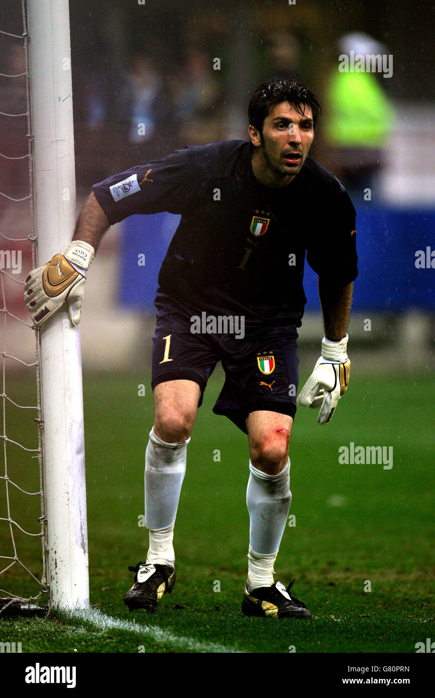 Gianluigi buffon 2006 italy hi-res stock photography and images - Alamy