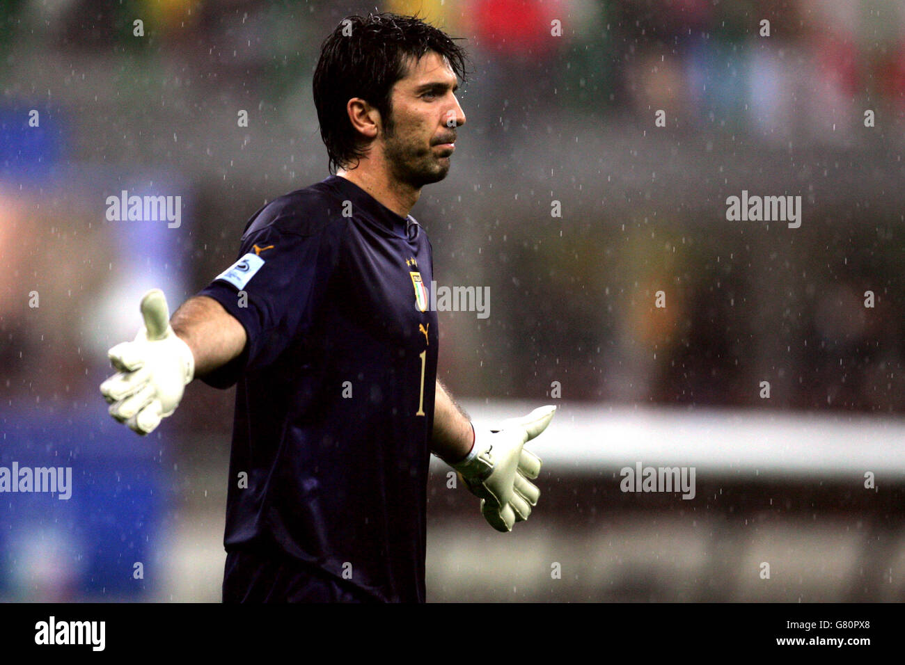 Gianluigi buffon 2006 italy hi-res stock photography and images - Alamy