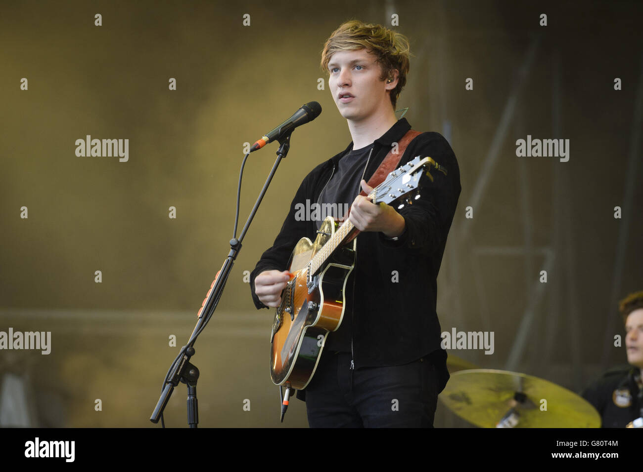 Showbiz bigweekend hi-res stock photography and images - Alamy