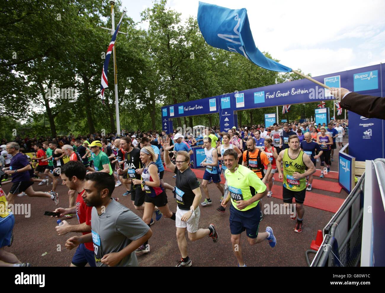 Athletics - Bupa London 10,000 - London. Runners starting the Bupa ...