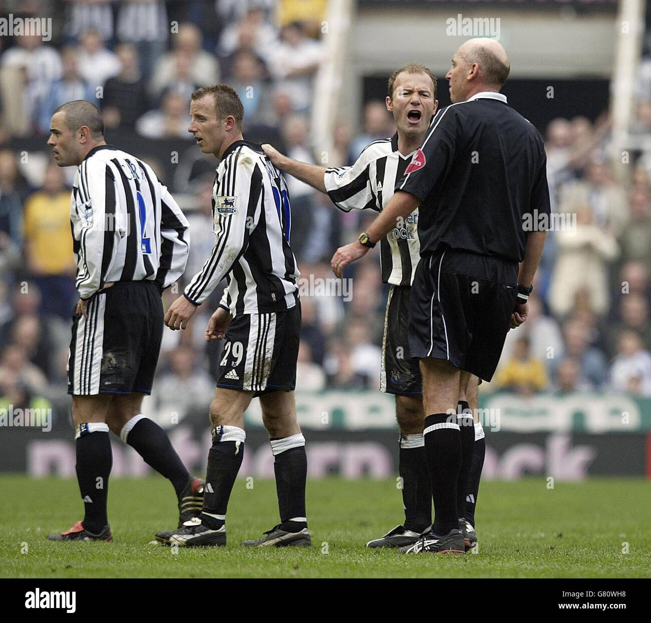 Referee Barry Knight High Resolution Stock Photography and Images - Alamy