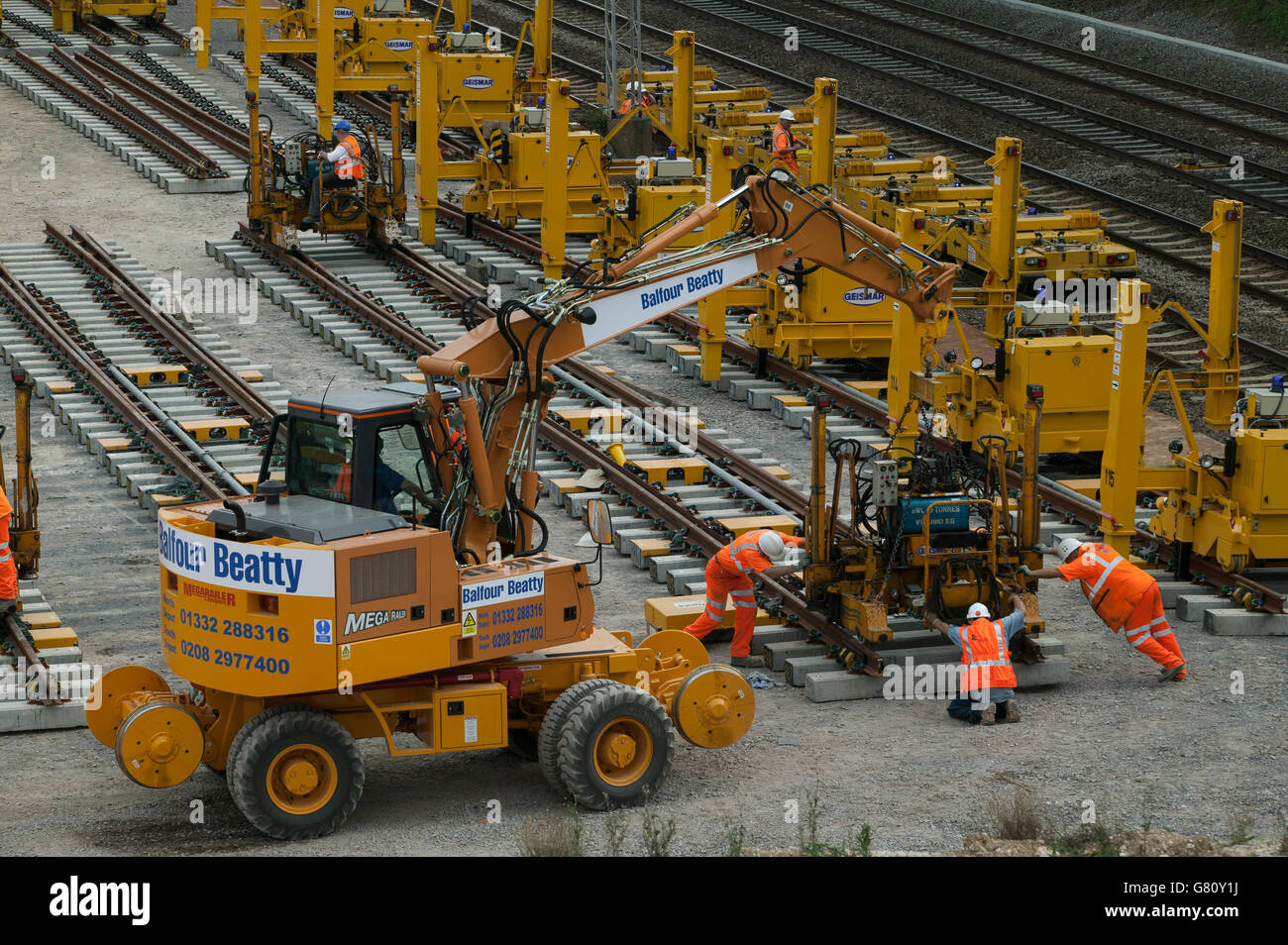 People worksite heavy equipment hi-res stock photography and images - Alamy
