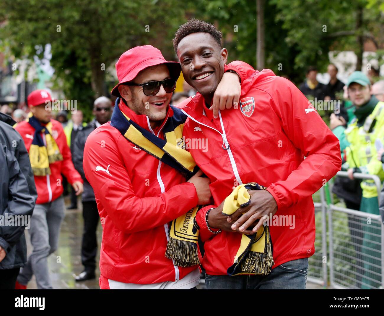 Fa cup victory parade through london hi-res stock photography and ...