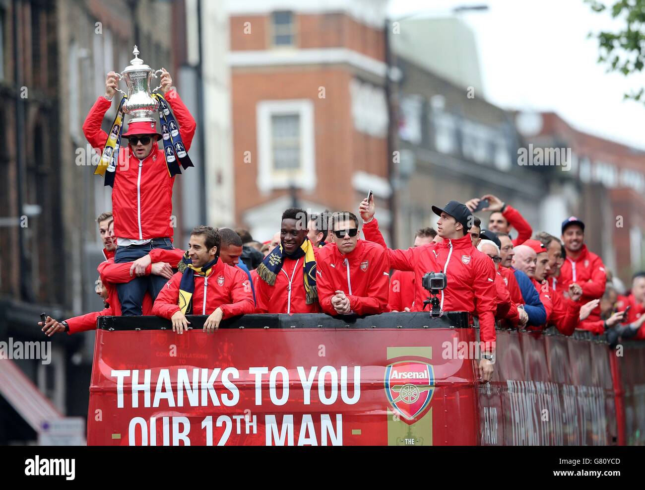 Fa cup victory parade through london hi-res stock photography and ...