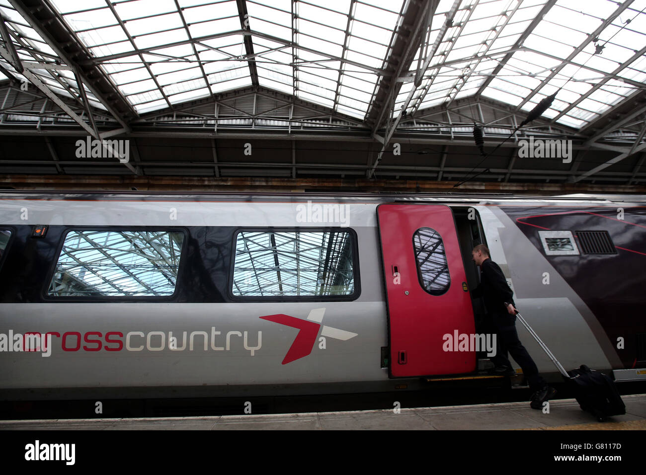 Edinburgh Waverley Railway Station. A Crosscountry train at Edinburgh ...