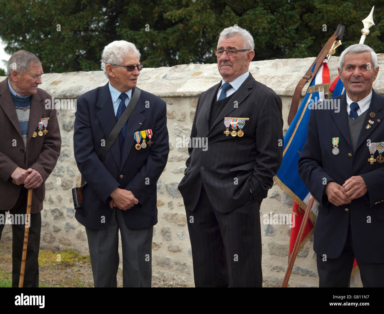 A gathering of veterans, serving soldiers and local dignitaries in ...