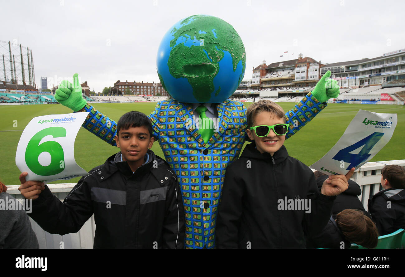 Lycamobile man children on school day hi-res stock photography and ...