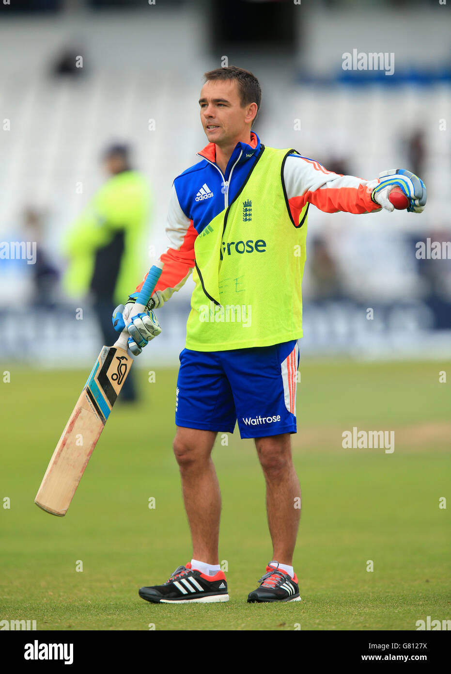 Cricket taylor fielding hi-res stock photography and images - Alamy