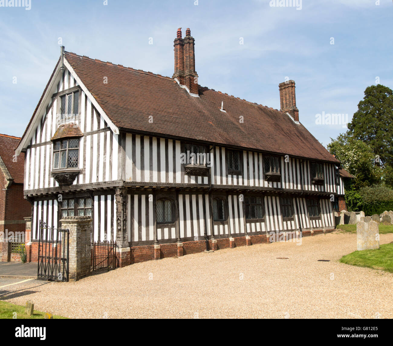 Tudor guildhall hi-res stock photography and images - Alamy