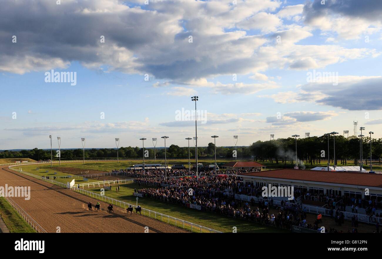 Horse racing chelmsford city racecourse hi-res stock photography and ...