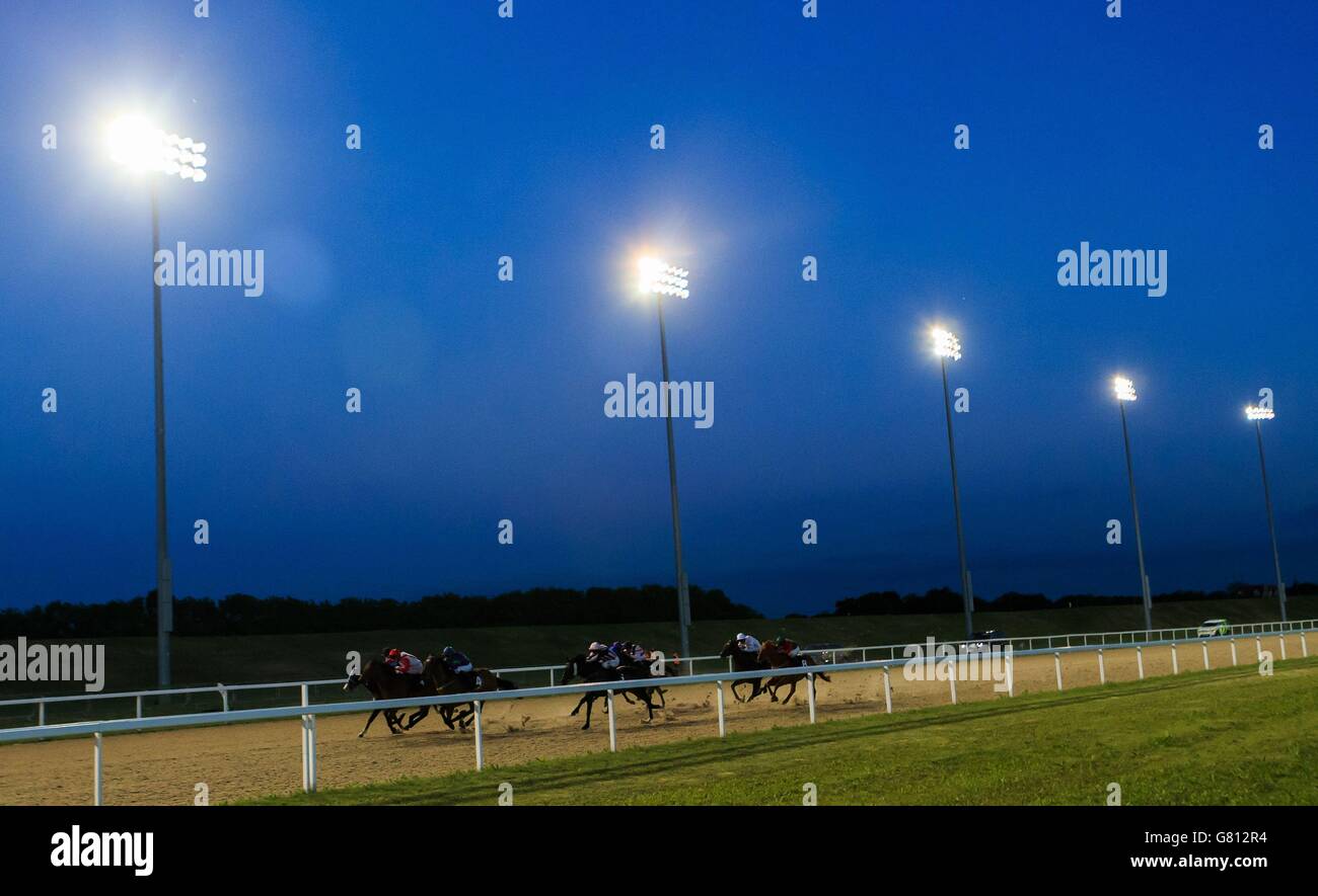 Horse Racing - Chelmsford City Racecourse Stock Photo - Alamy