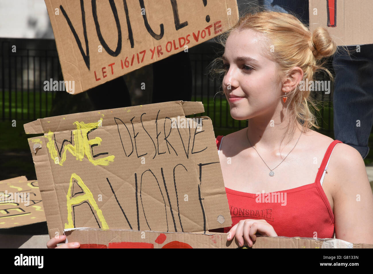 18 year olds voting hi-res stock photography and images - Alamy