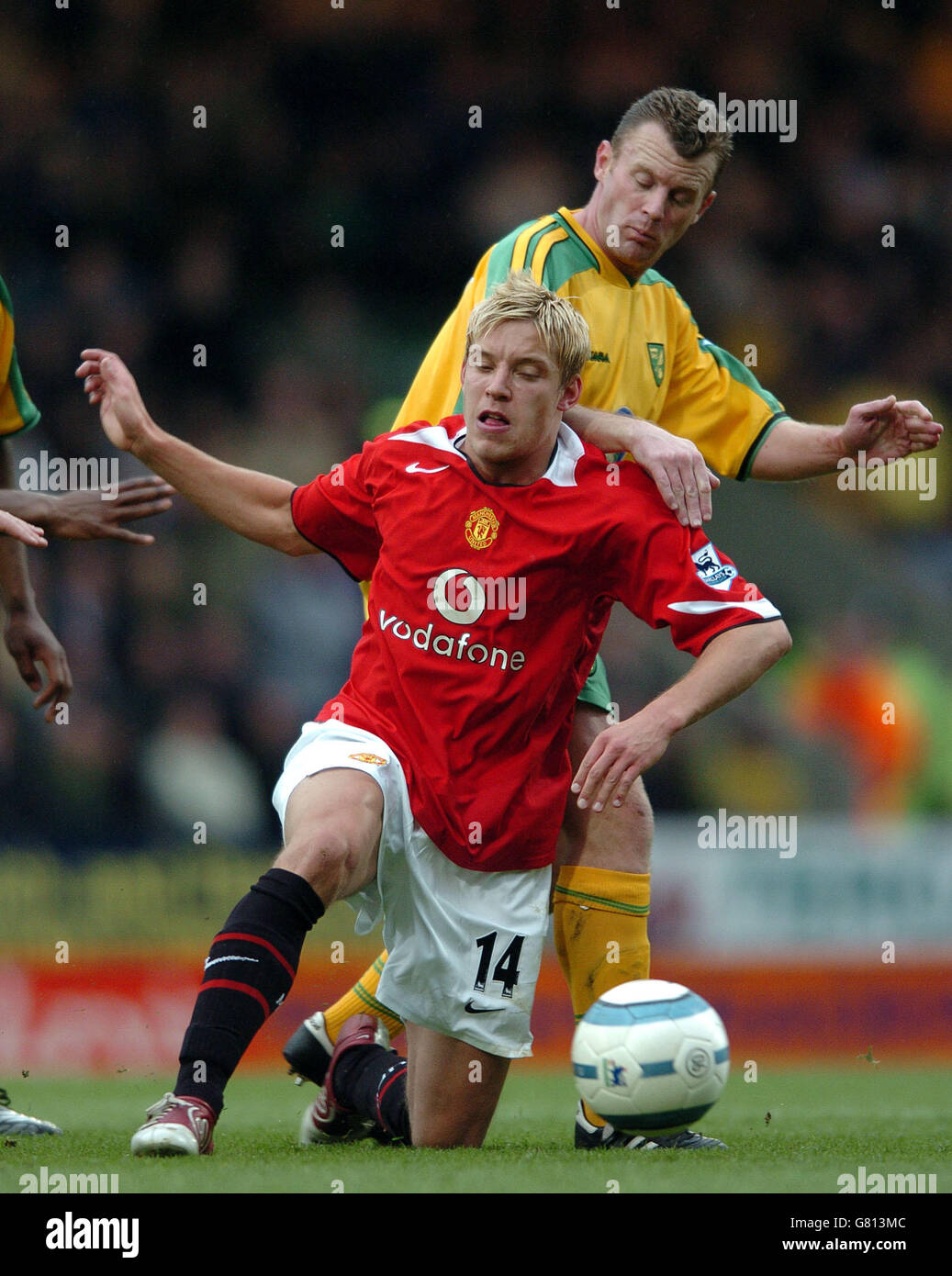 Norwich citys graham stuart and manchester uniteds alan smith hi-res ...