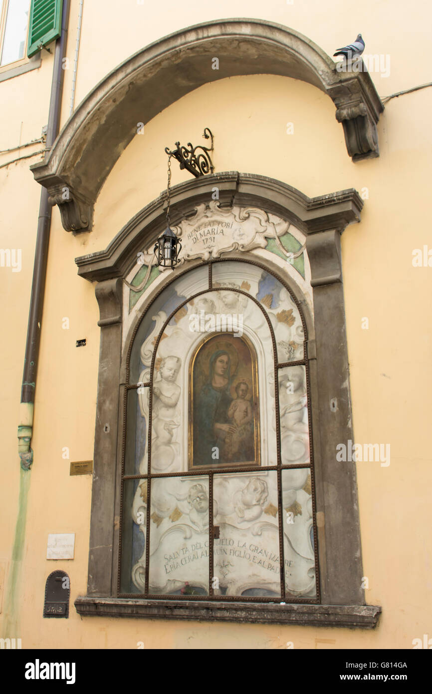 Renaissance window in Florence, Italy Stock Photo - Alamy