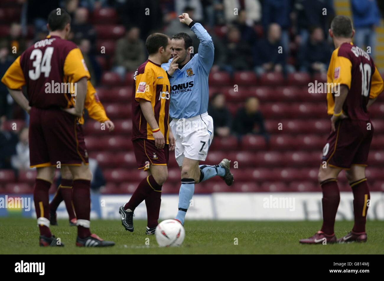Hull City's Stuart Elliott celebrates after scoring against Bradford ...
