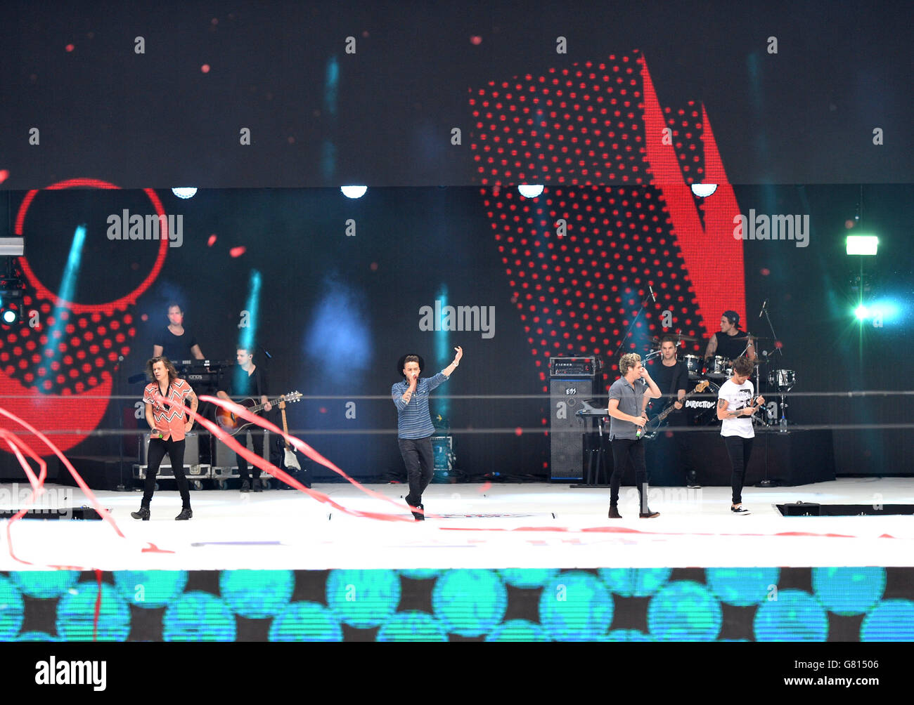 Harry styles summertime ball hi-res stock photography and images - Alamy