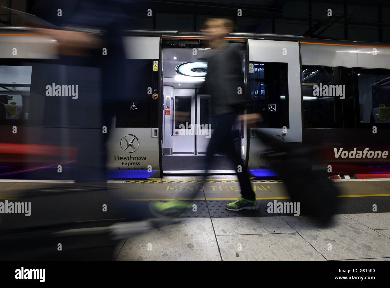 A Heathrow Express train at Heathrow Airport in West London Stock Photo ...