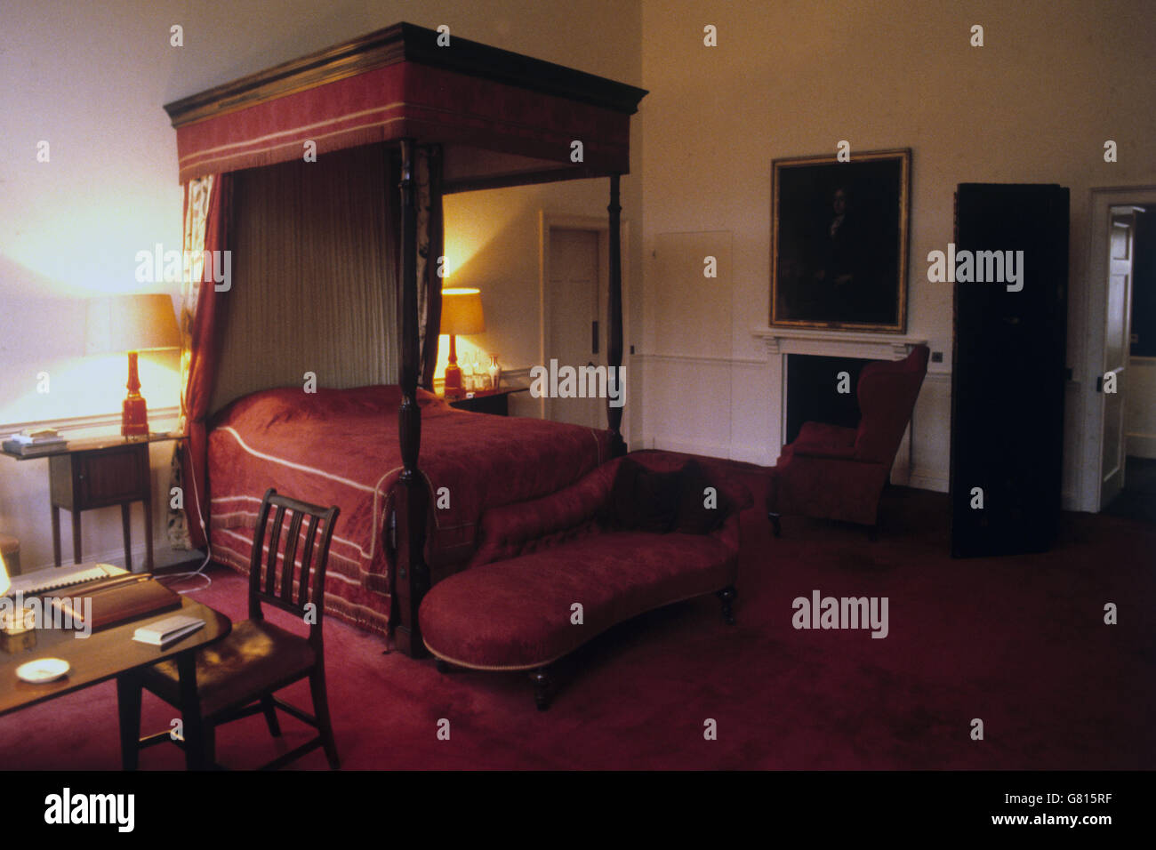 Buildings and Landmarks - Sutton Place - Guildford Stock Photo - Alamy