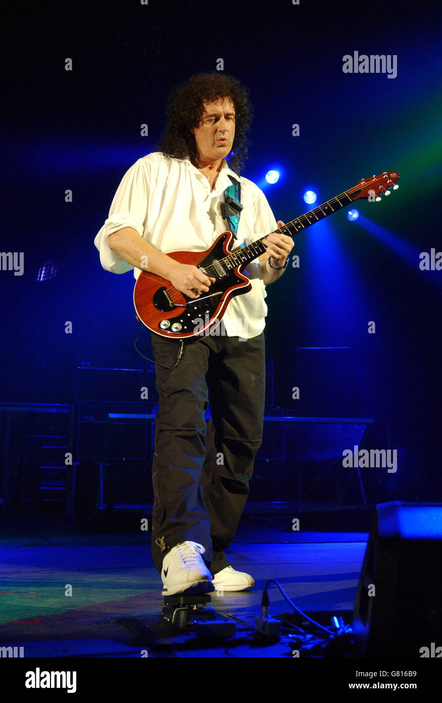 Queen live on stage hi-res stock photography and images - Alamy