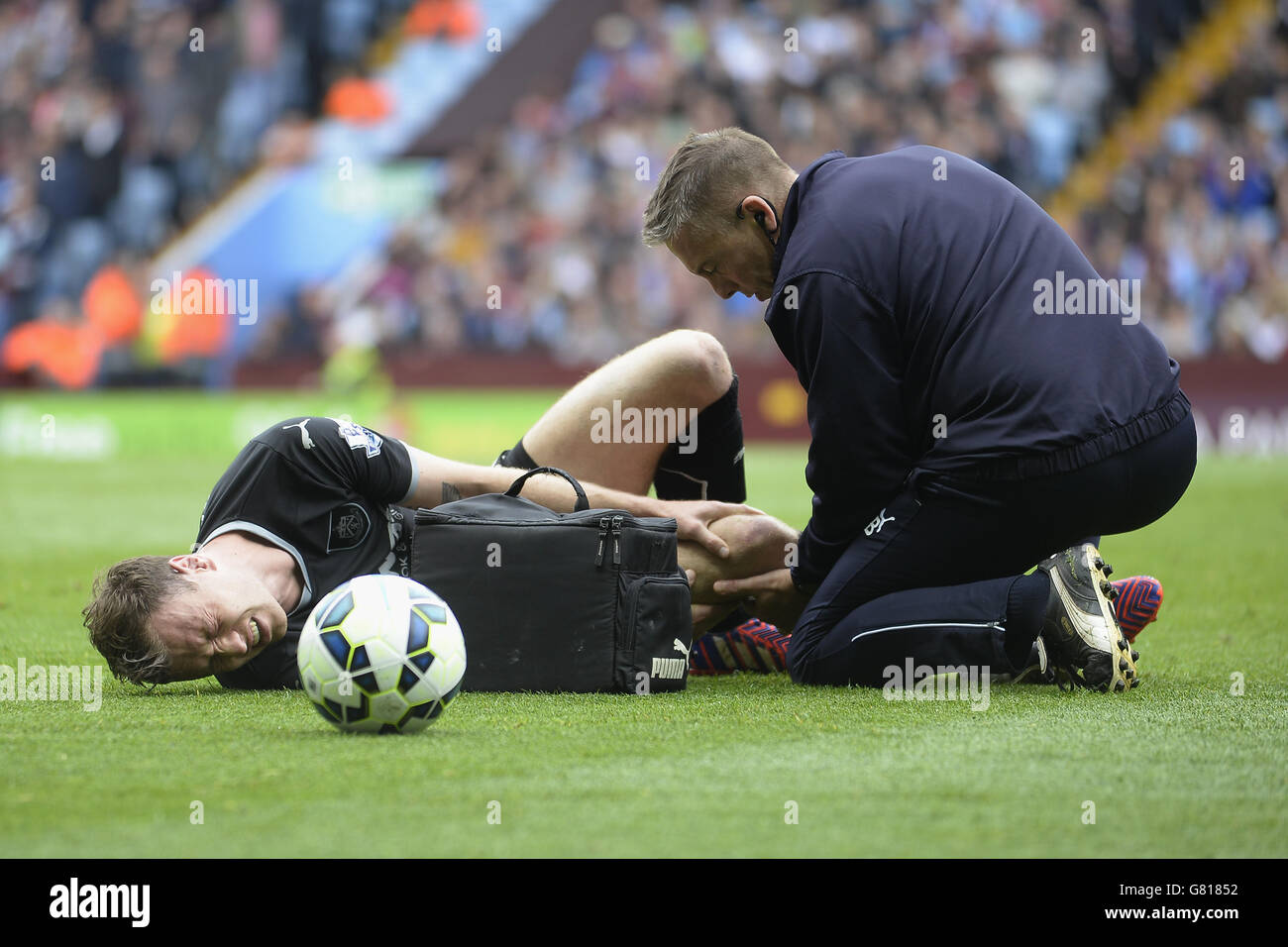 Full Length Injured Injury Physio High Resolution Stock Photography And 