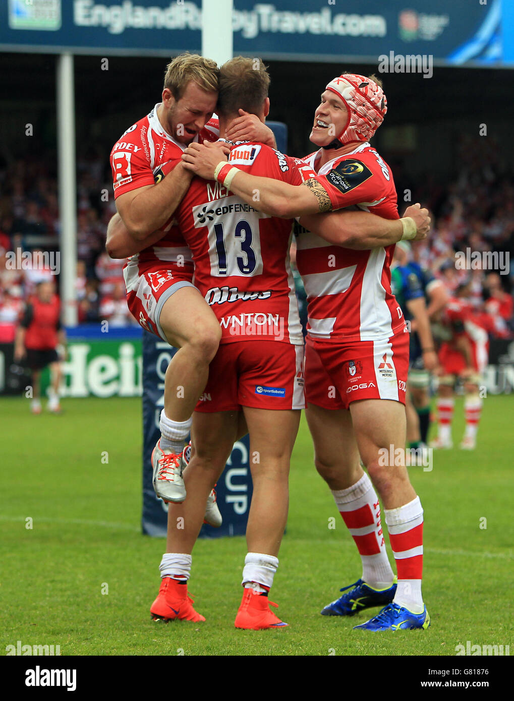 Gloucester's Bill Meakes (centre) celebrates scoring a last second try ...