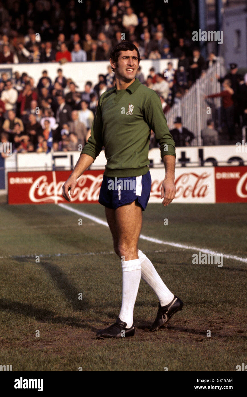 Peter bonetti chelsea goalkeeper hi-res stock photography and images ...