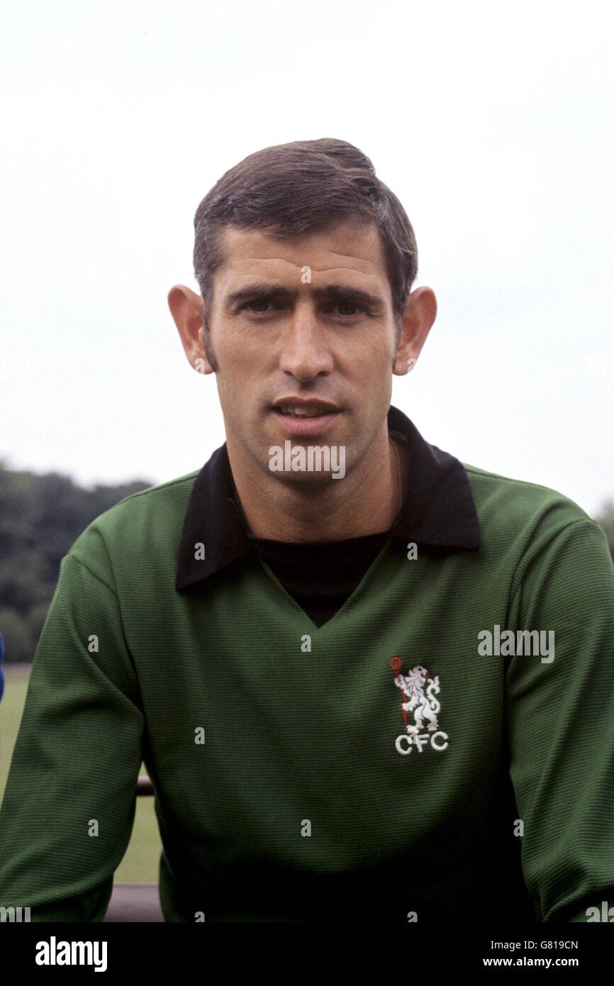 Peter bonetti chelsea goalkeeper hi-res stock photography and images ...