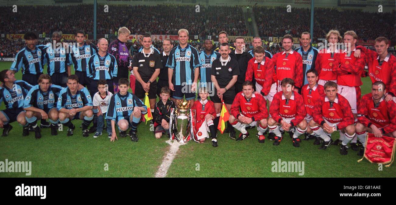 Soccer ... David Busst Testimonial Match ... Manchester United v ...