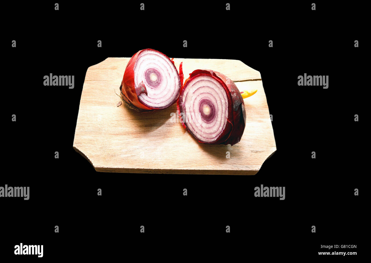 red onion splitted by half laying on a wooden cutboard Stock Photo - Alamy