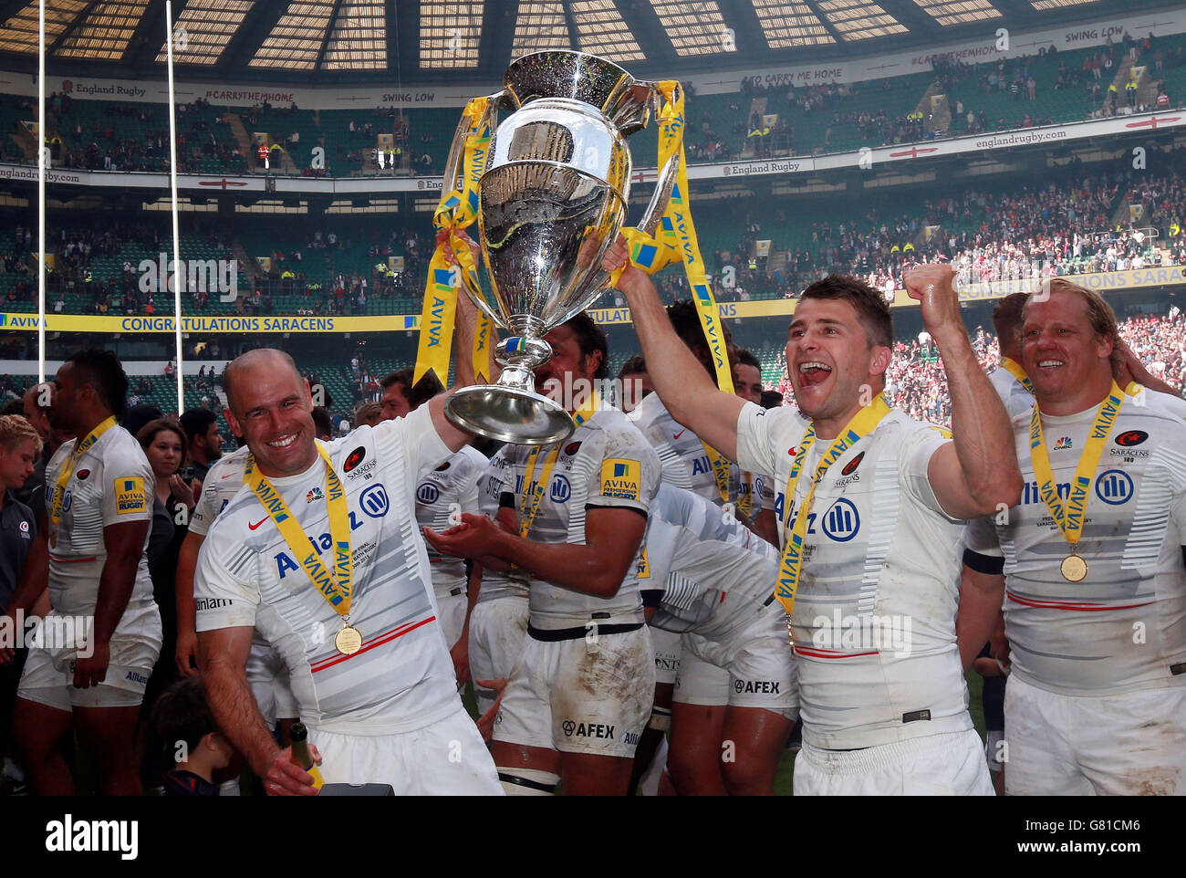Saracens Charlie Hodgson and Richard Wigglesworth celebrate with the ...