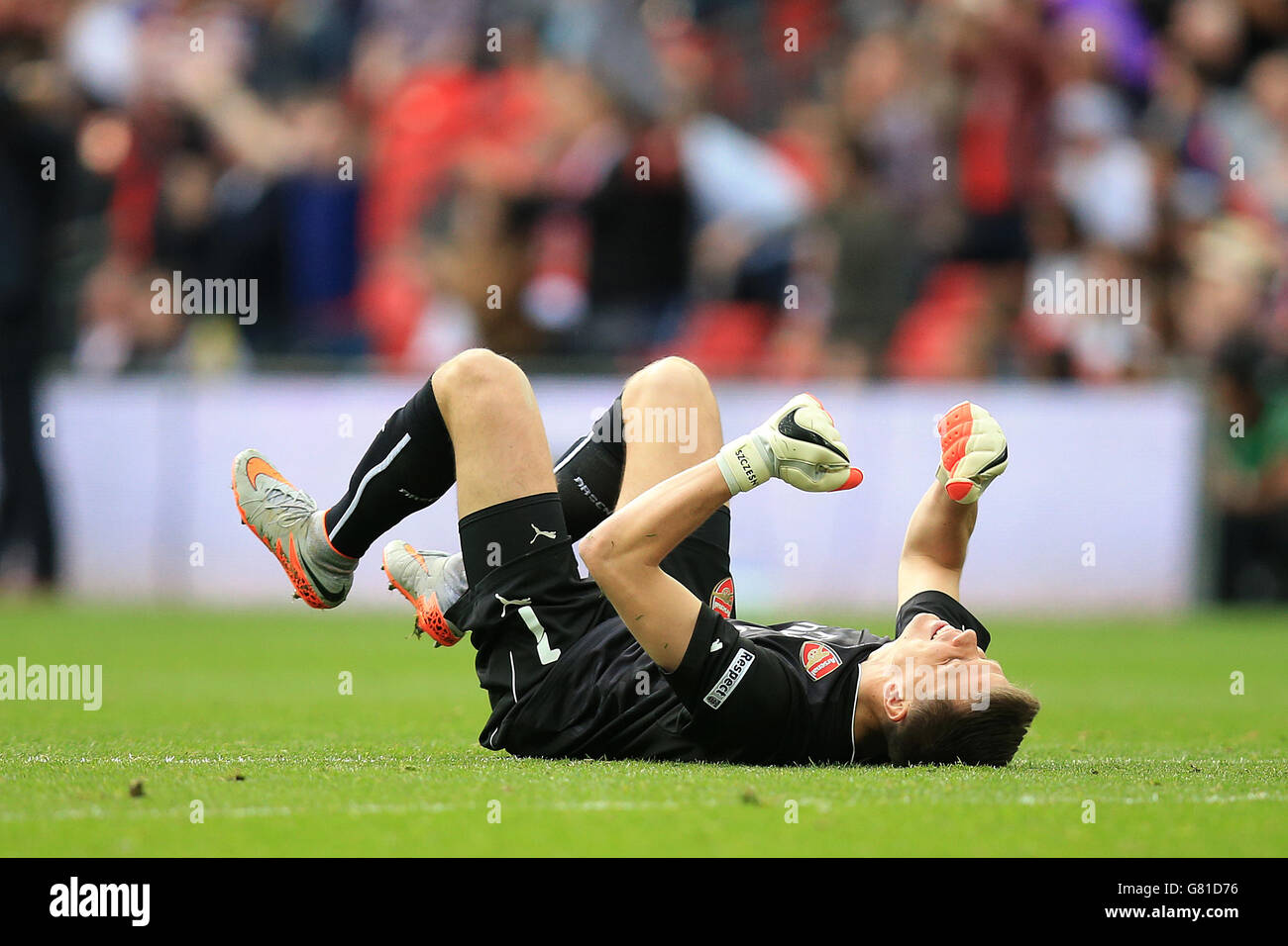 Arsenal goalkeeper Wojciech Szczesny celebrates after his team-mate Per ...
