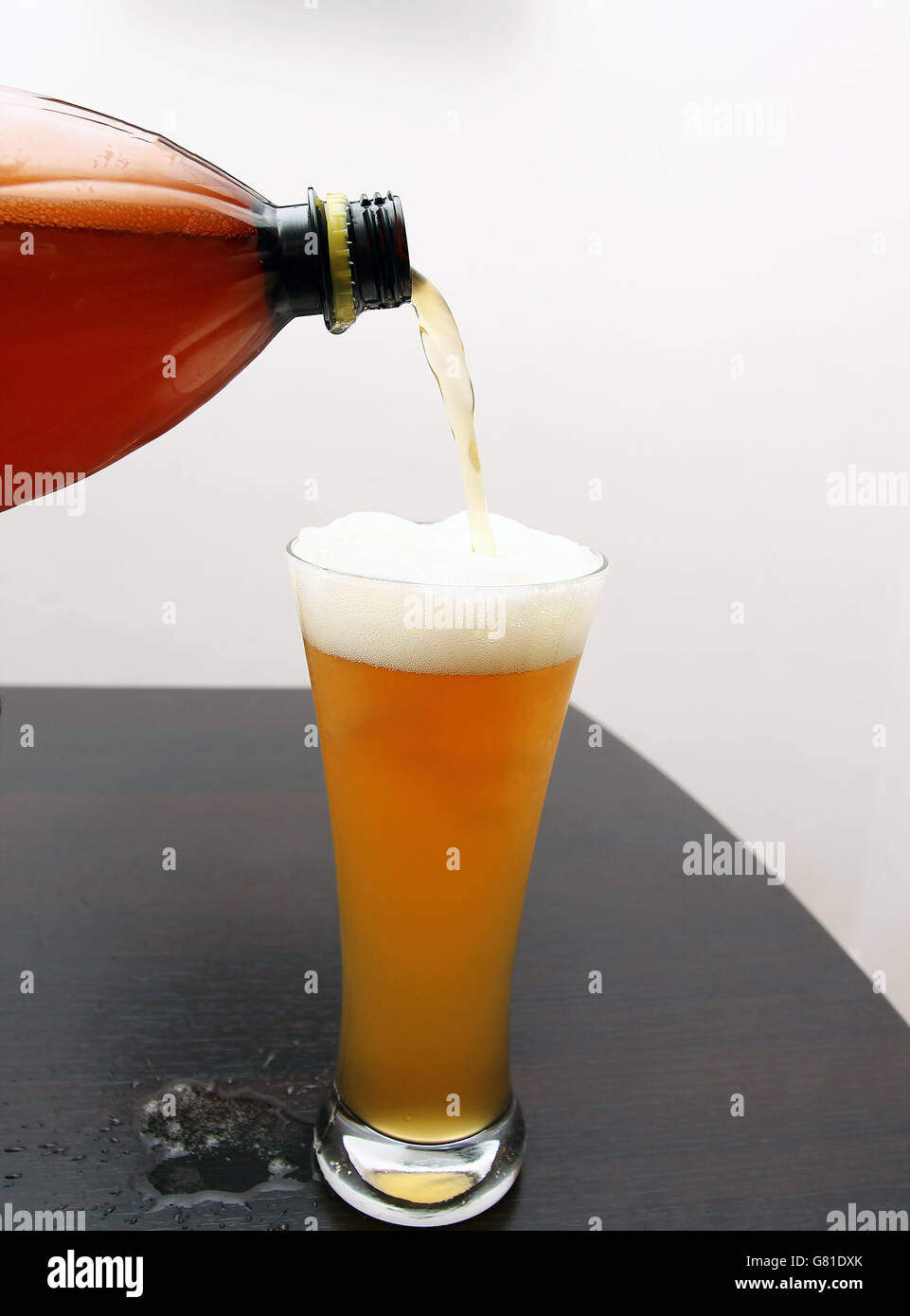 Pouring white beer from plastic hi-res stock photography and images - Alamy