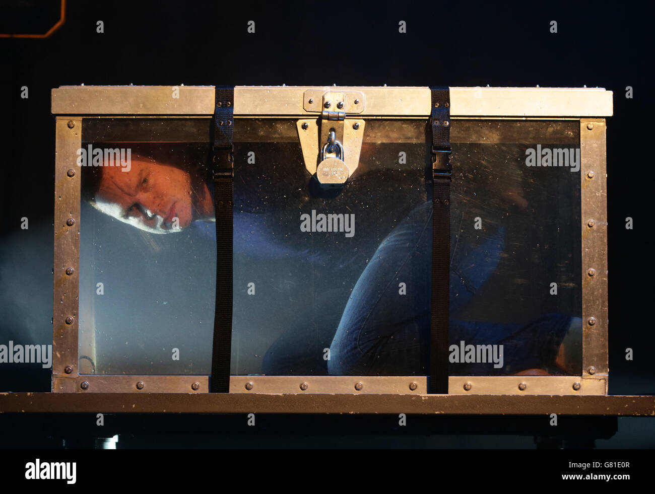 Escapologist magic hi-res stock photography and images - Alamy