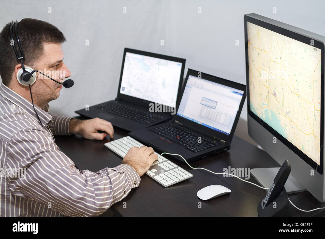 Call center operator Stock Photo - Alamy