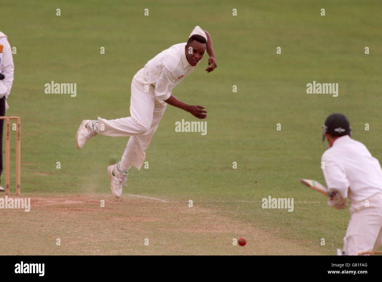 Devon malcolm bowling hi-res stock photography and images - Alamy