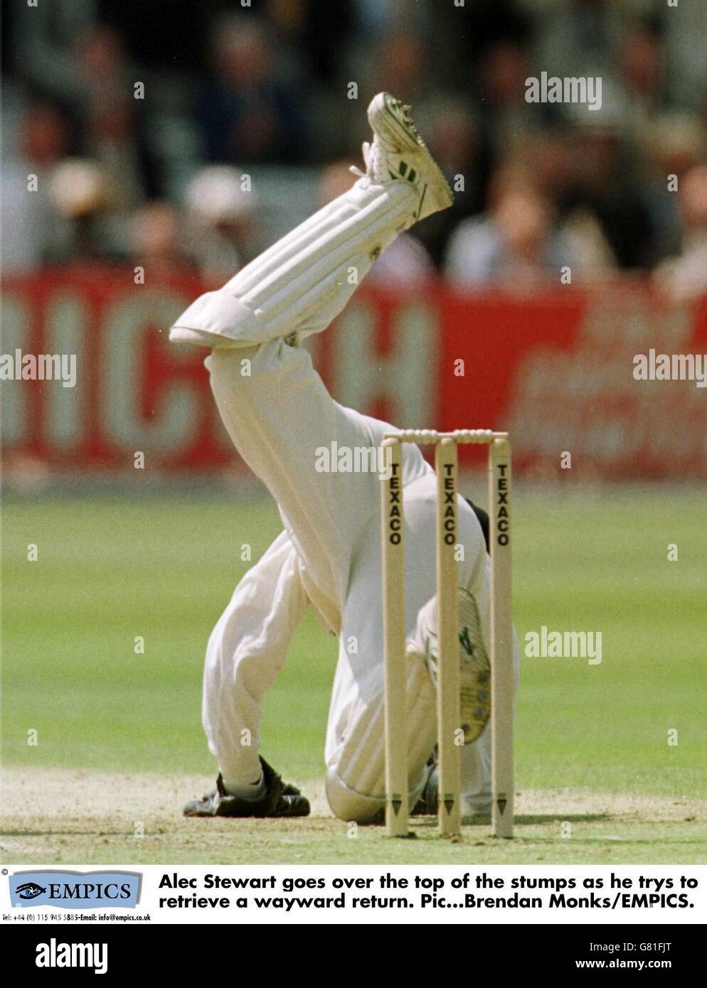 Cricket stewart stumps hi-res stock photography and images - Alamy