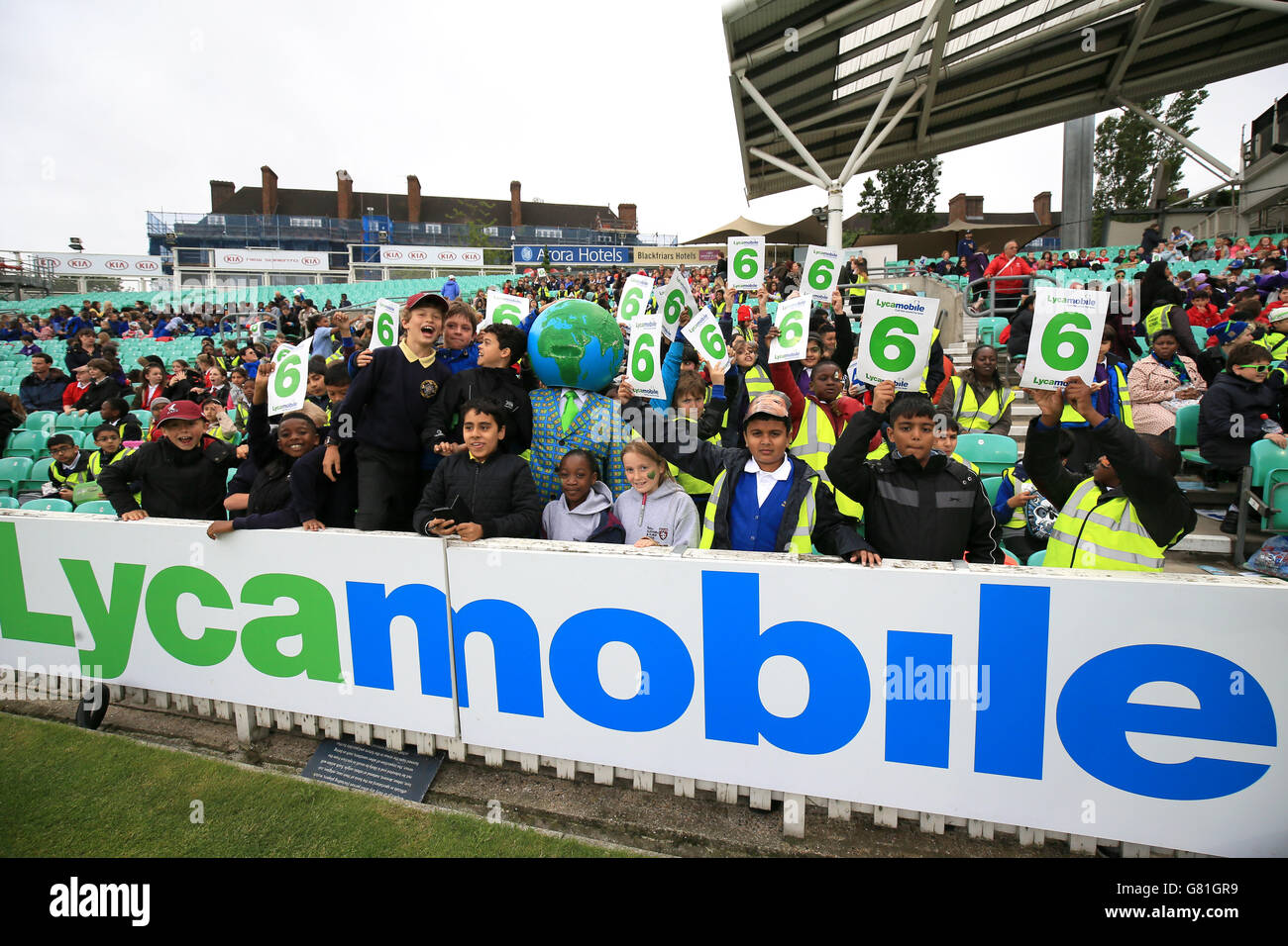 Lycamobile man children on school day hi-res stock photography and ...