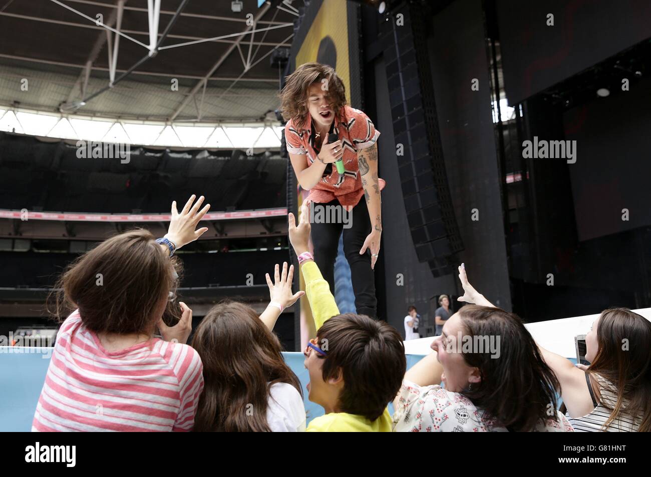 EXCLUSIVE Harry Styles of One Direction performs on stage during ...