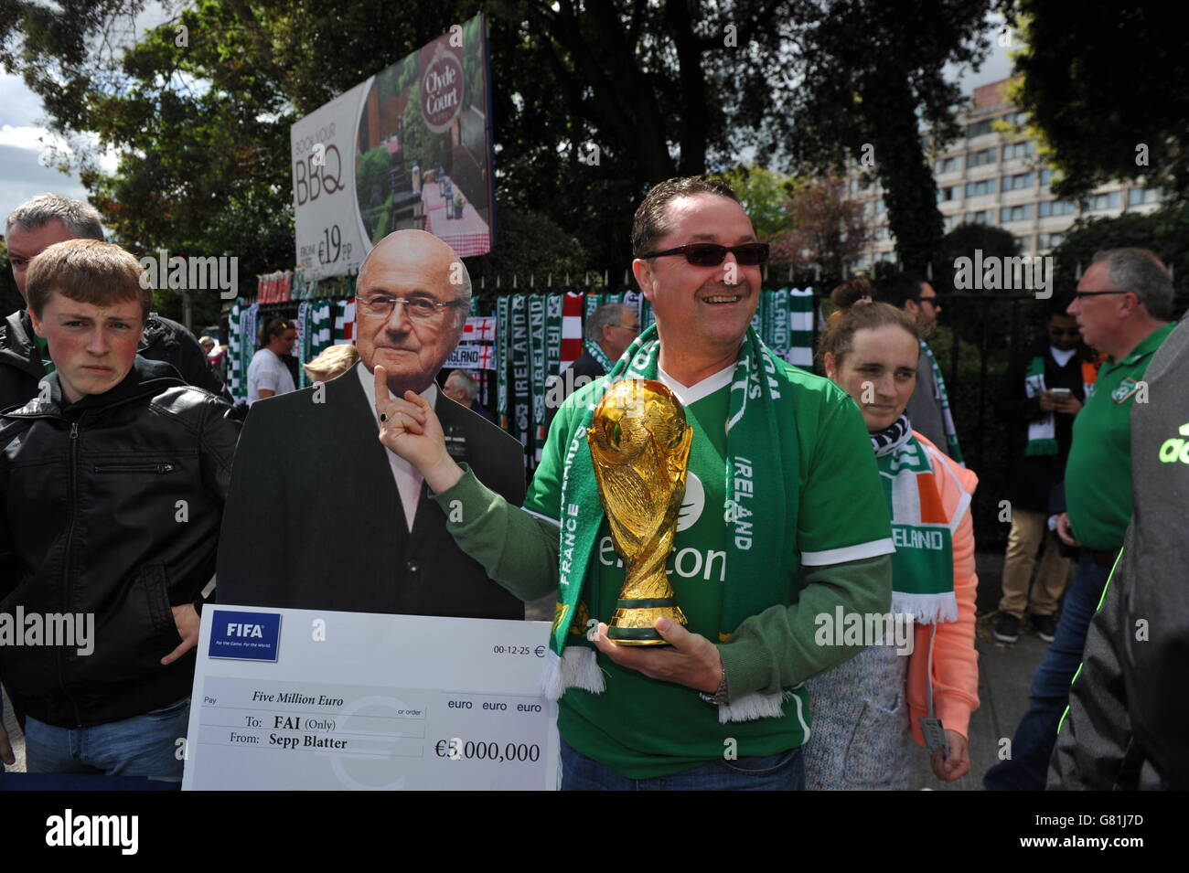 Football fans stand hi-res stock photography and images - Alamy
