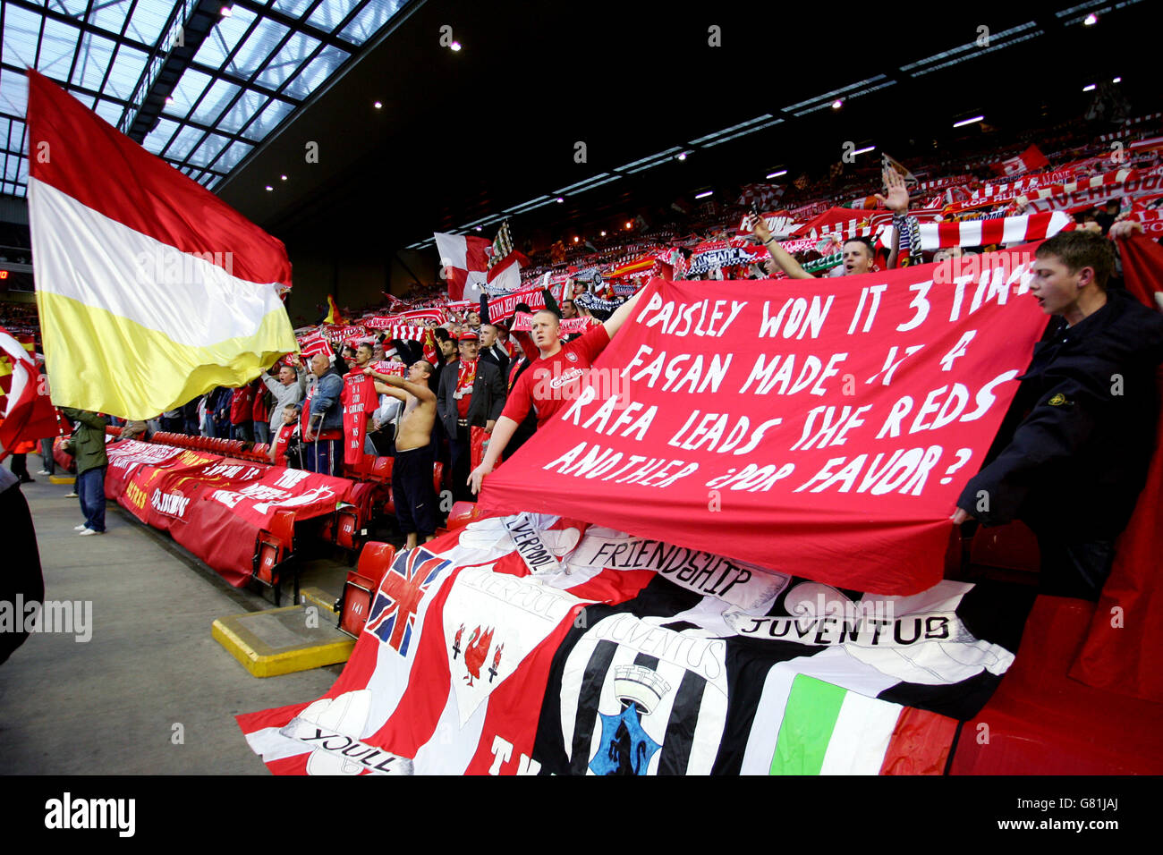 Liverpool fans display hi-res stock photography and images - Alamy