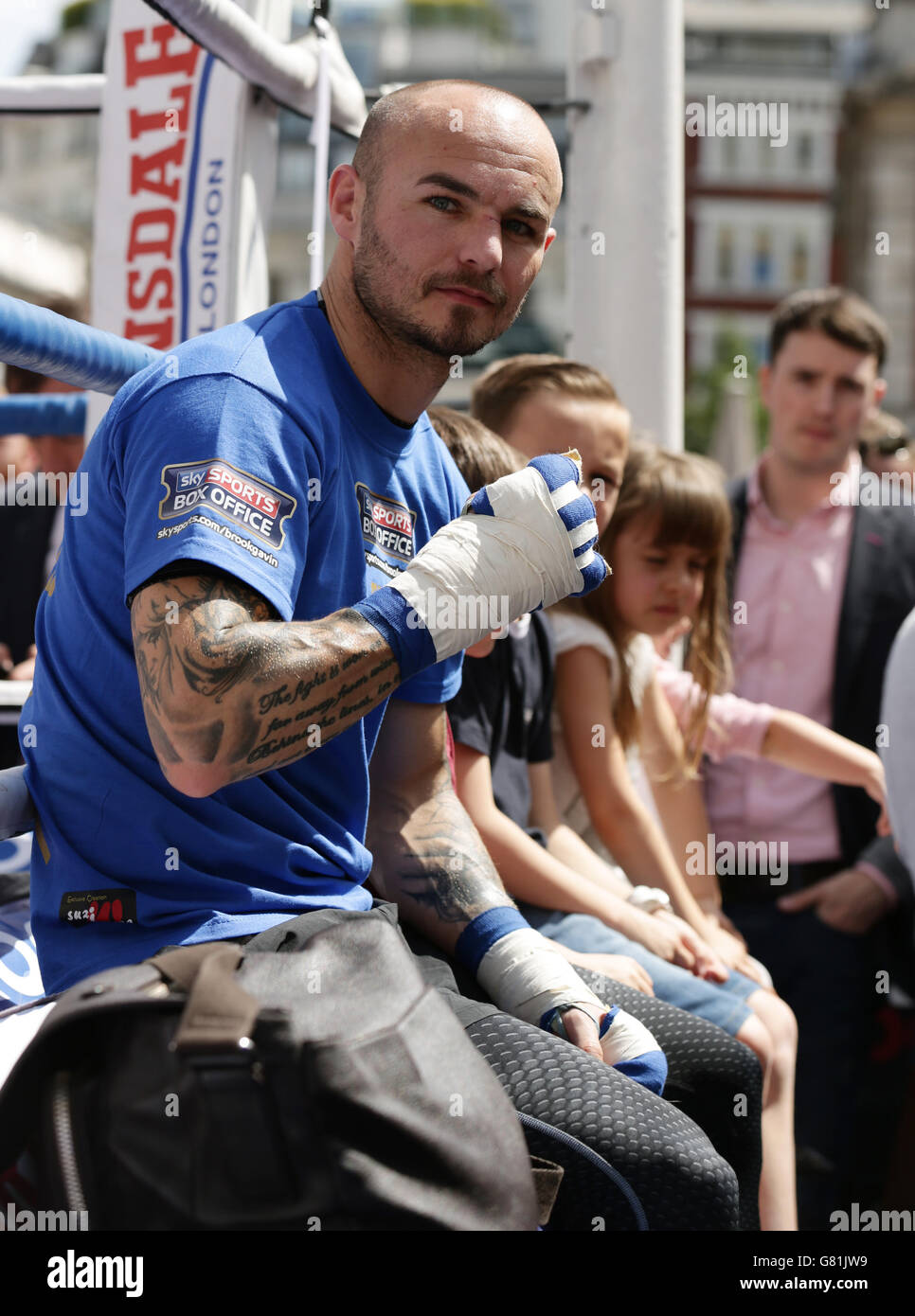 Kevin mitchell and anthony joshua media work out hi-res stock ...