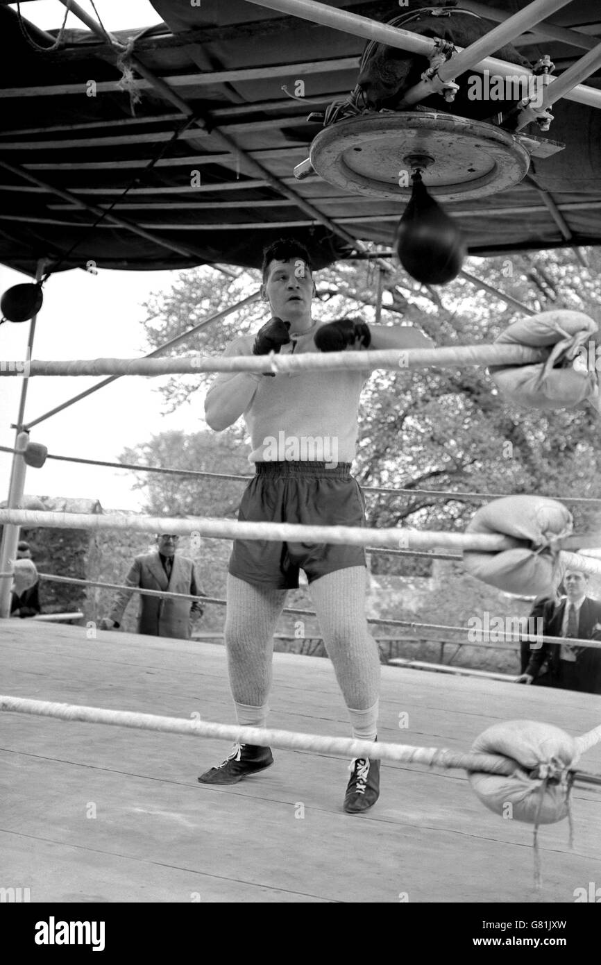 Boxing - Bruce Woodcock - Training. British Heavyweight Champion Bruce ...