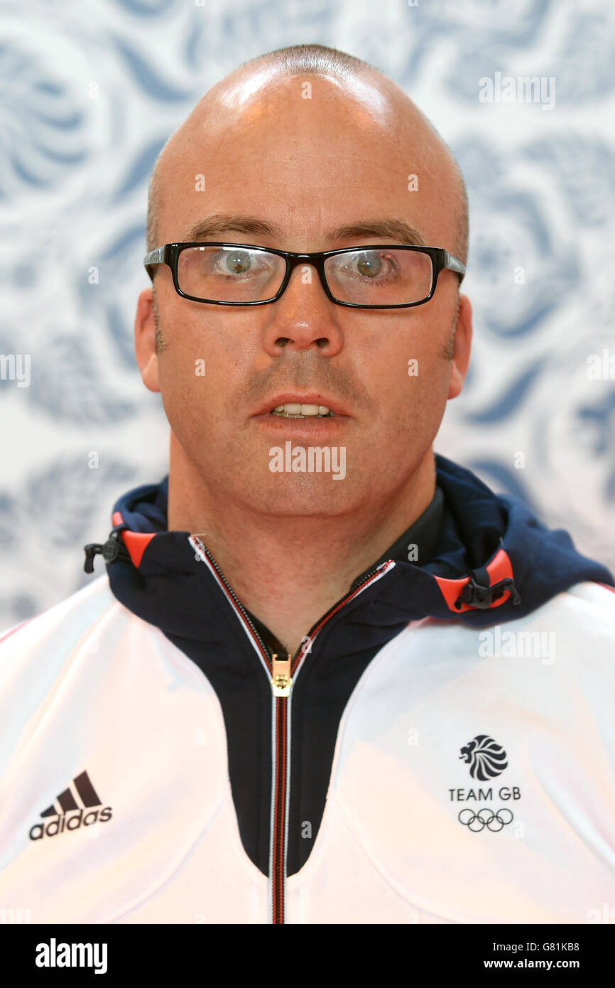 Table tennis team hi-res stock photography and images - Alamy