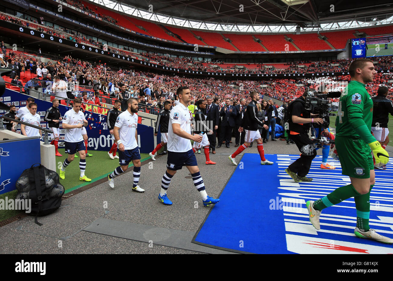 Wembley players tunnel hi-res stock photography and images - Alamy