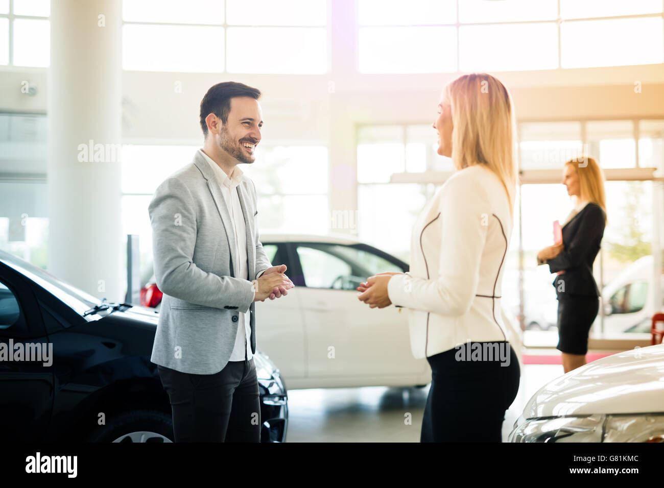 Customer and salesperson contract hi-res stock photography and images ...