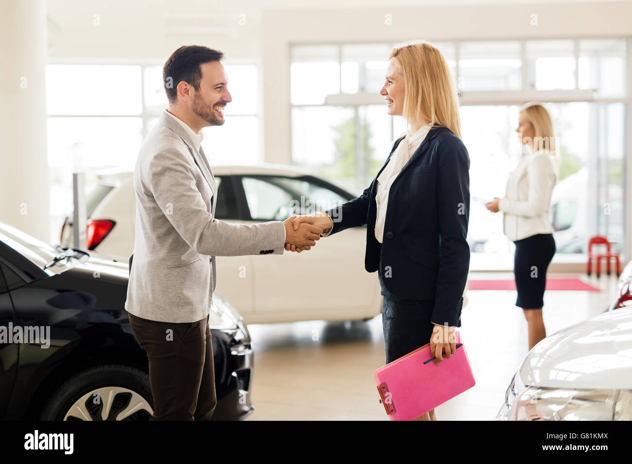 Customer buying a vehicle at car dealership Stock Photo - Alamy