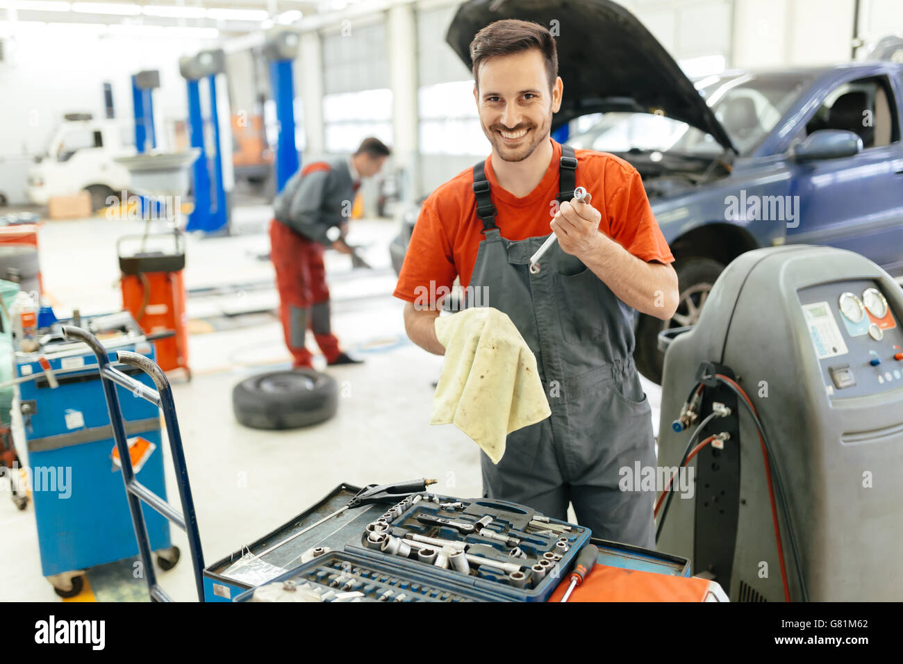 Car mechanic hi-res stock photography and images - Alamy