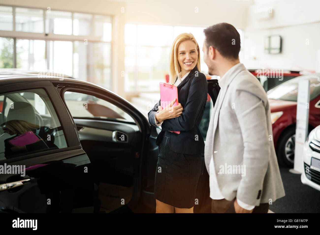 Woman looking into car buying hi-res stock photography and images - Alamy