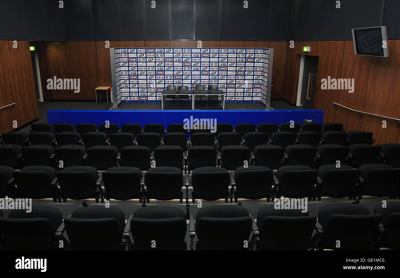 Press conference room hi-res stock photography and images - Alamy