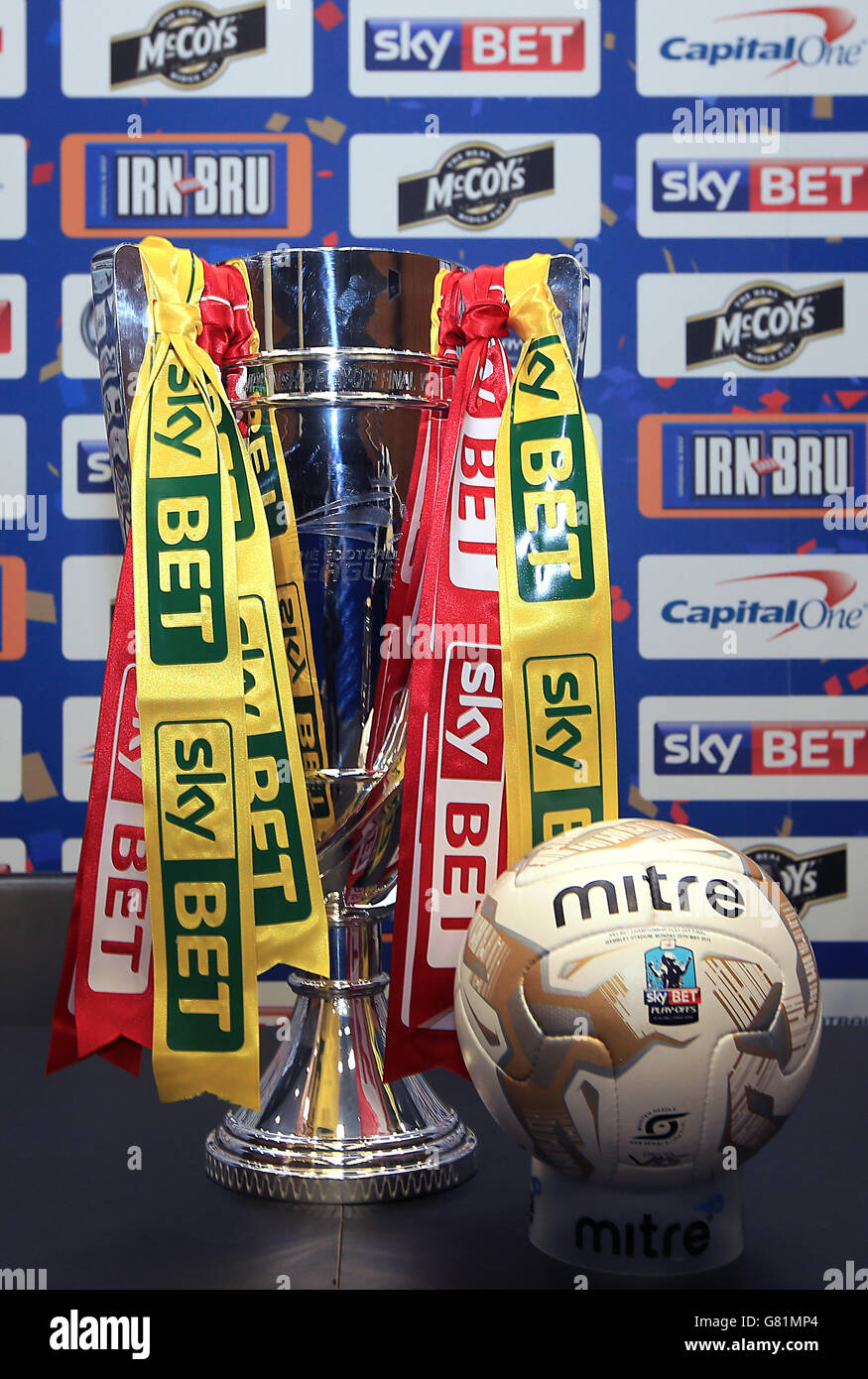 Sky bet championship playoff final trophy hi-res stock photography and ...